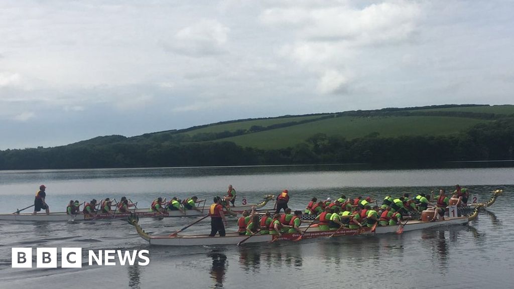 Welsh Dragon Boat Championship roars into reservoir - BBC News