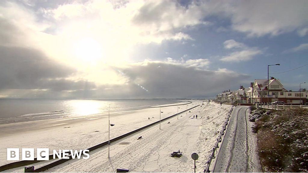UK snow: Footage from eastern England
