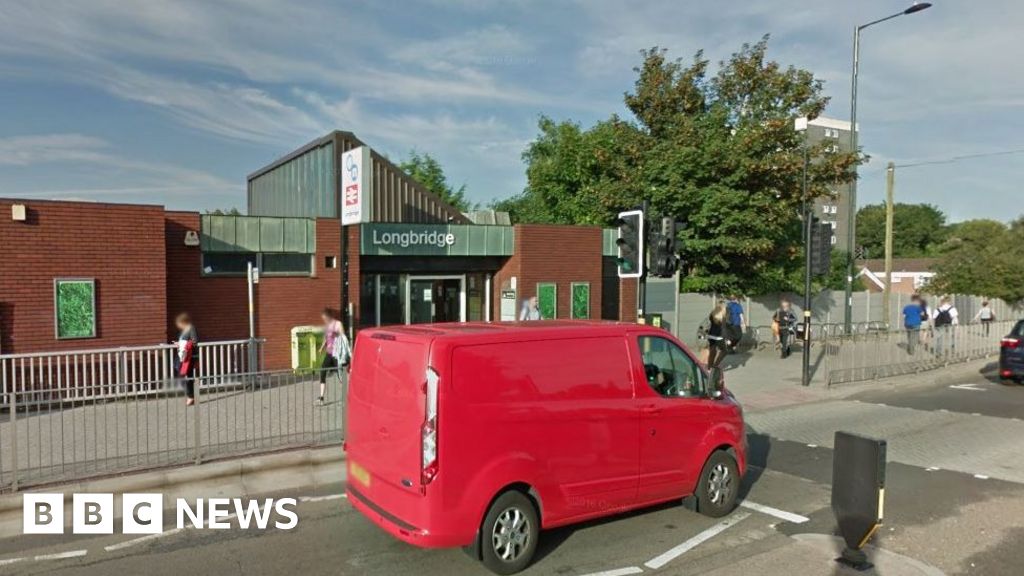 Colmers School pupil stabbed after hammer attack on shopkeeper - BBC News
