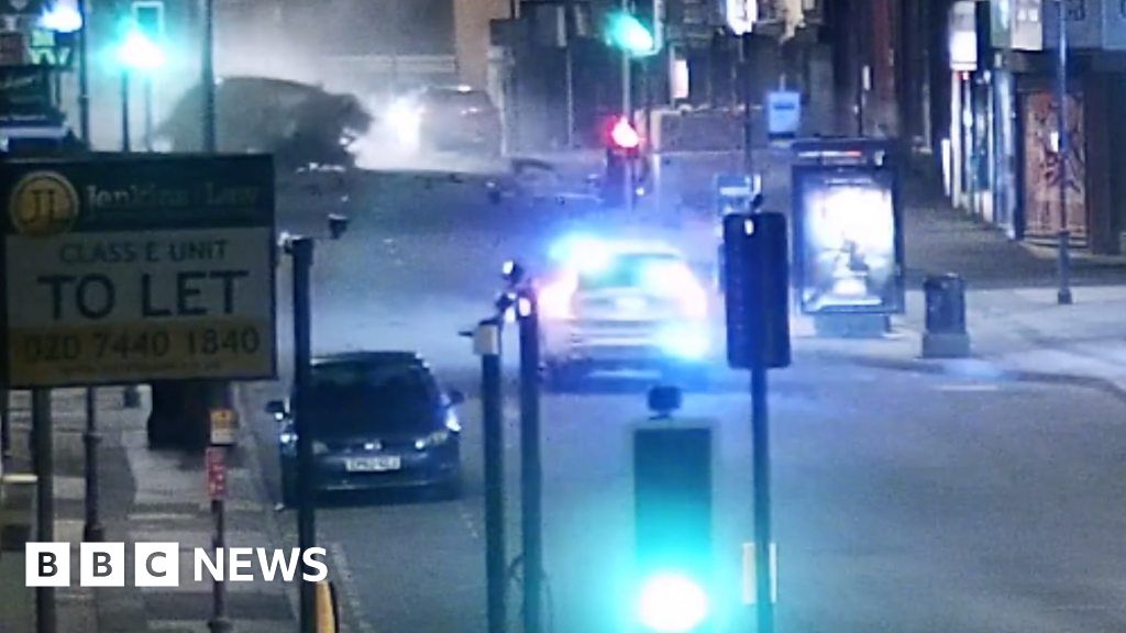 On-the-run man crashes speeding car into shop in Swindon - BBC News