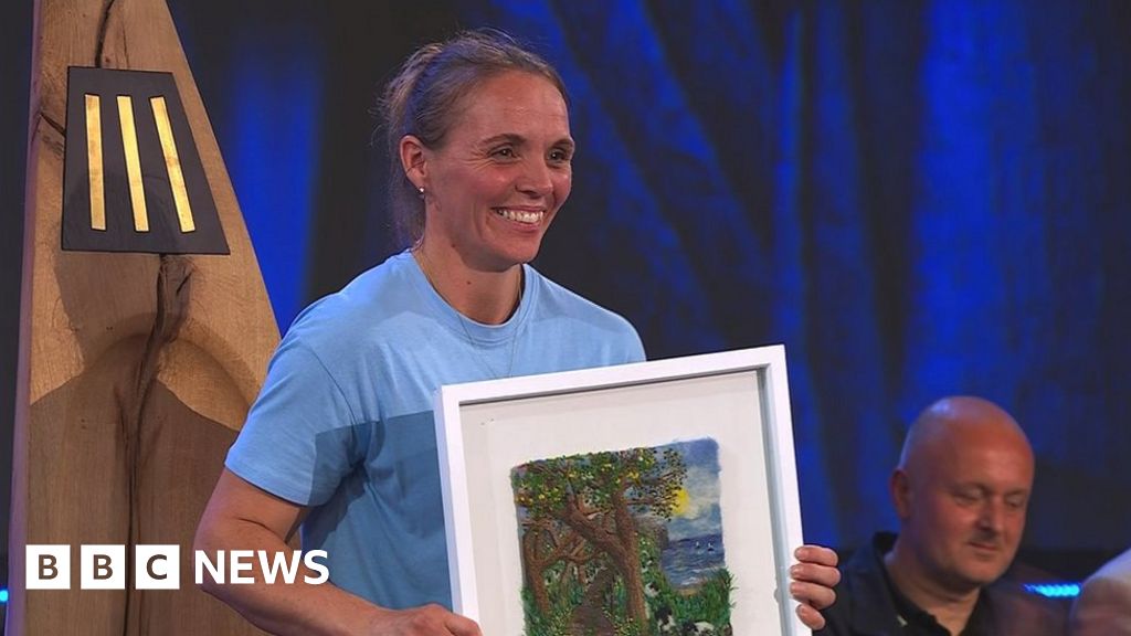 National Eisteddfod: Scottish woman wins Welsh learner title - BBC News