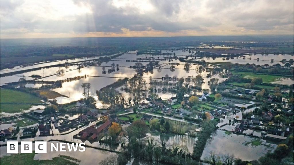 Coronavirus lockdown hits Fishlake flood recovery efforts - BBC News
