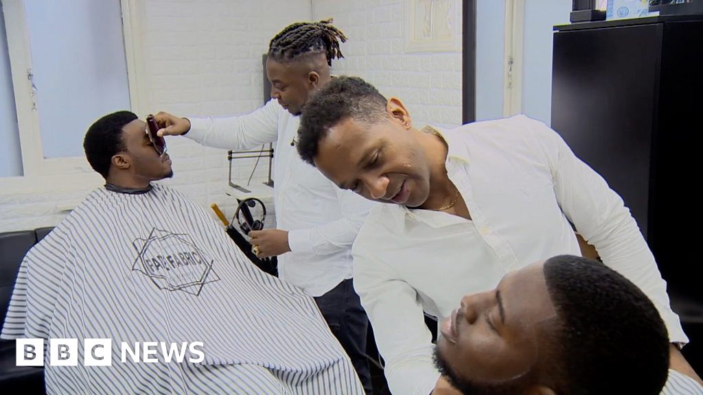Islington barbers: Tackling mental health, one haircut at a time - BBC News