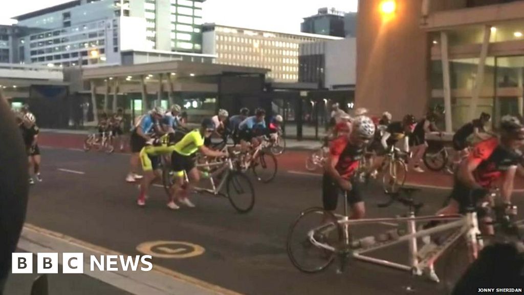 S African cycle race cancelled due to strong winds - BBC News
