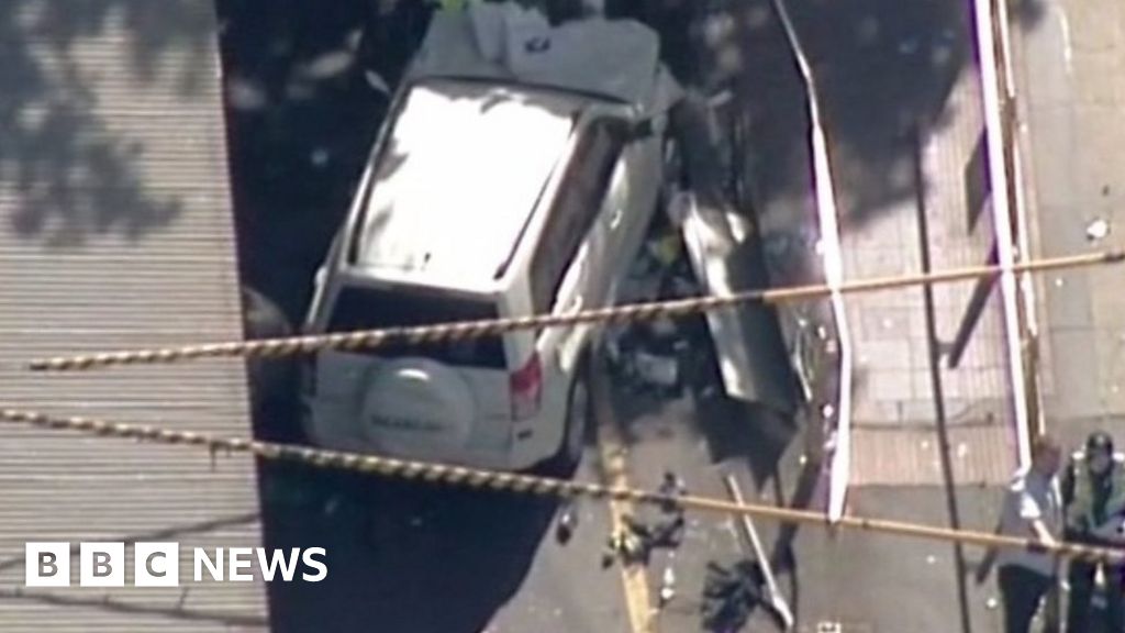 Melbourne crash: Driver arrested after hitting pedestrians - BBC News