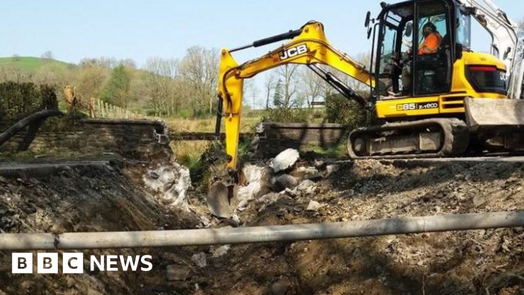 'Sinkhole' A40 road reopens between Llandovery and Llanwrda - BBC News