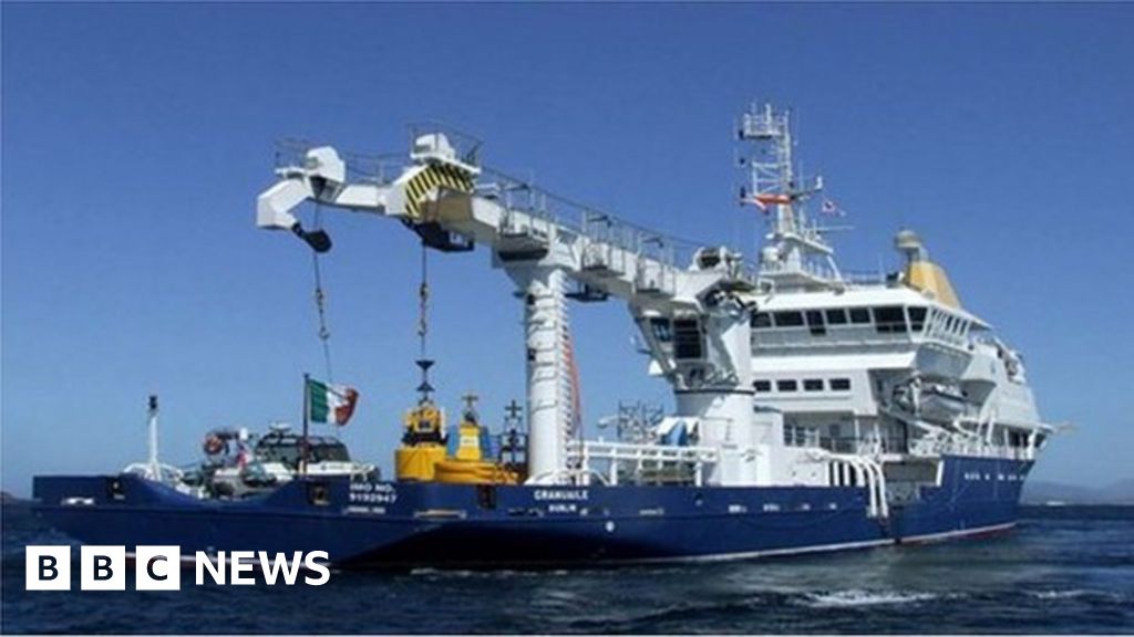 Specialist ship joins search to find missing coastguard crew - BBC News