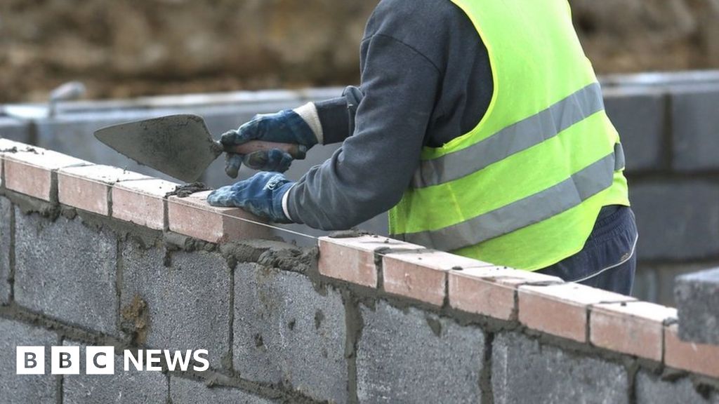 Stormont deadlock 'puts construction jobs at risk' - BBC News