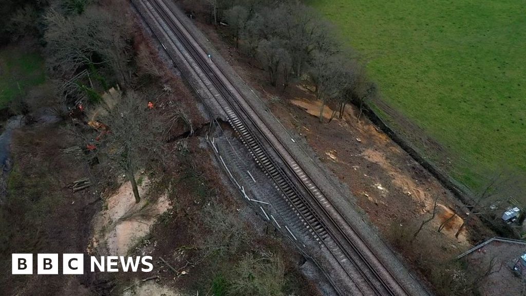 Network Rail says extreme weather is causing landslips - BBC News