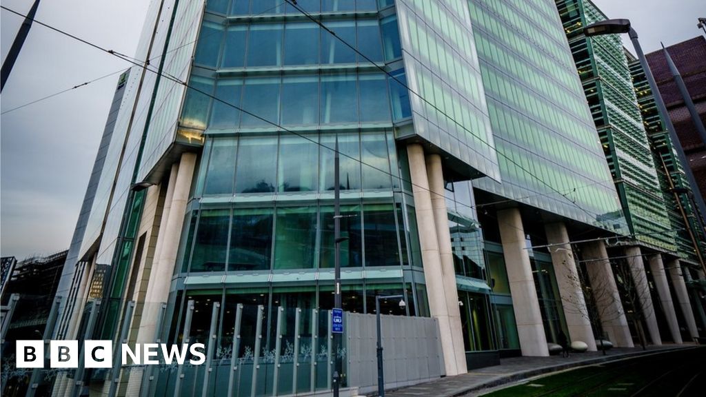BT to create hundreds of new jobs in Birmingham - BBC News