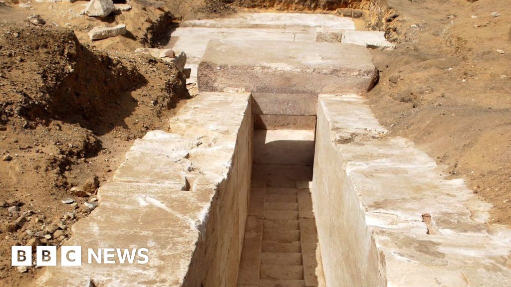 Egypt finds remains of 3,700-year-old pyramid - BBC News