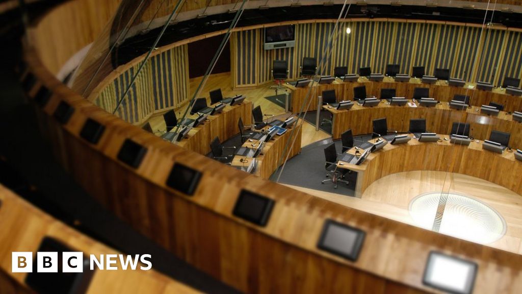 Welsh government 'bypassing Senedd' through UK laws - BBC News