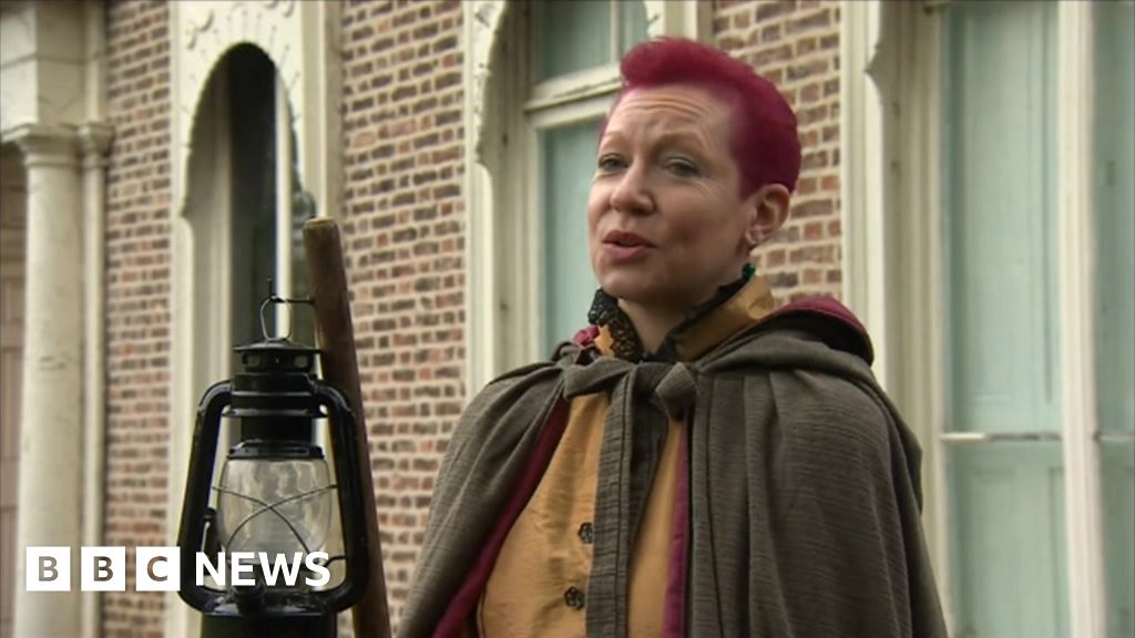 Barton Halloween horror as ghost walk actress attacked - BBC News