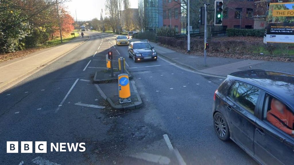 Cyclist, 53, dies in hospital after Exeter crash - BBC News