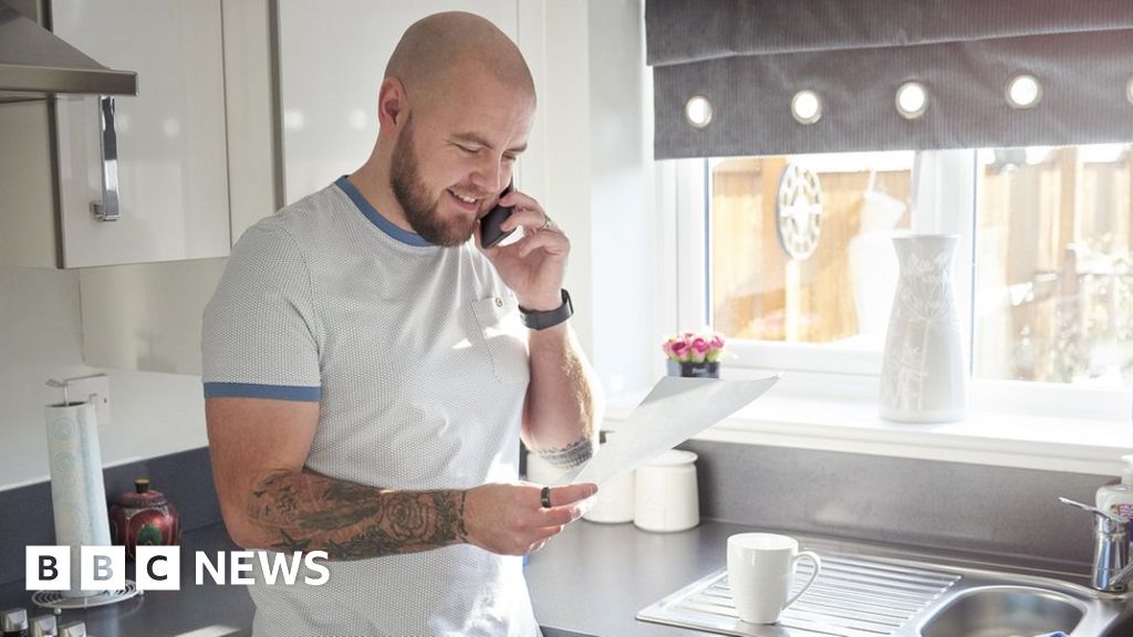 Electric Ireland: Electricity provider set to cut prices - BBC News