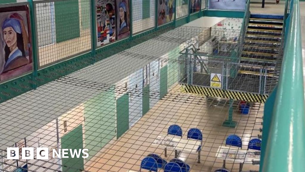 Brook House: Rwanda asylum arrangements criticised by watchdog