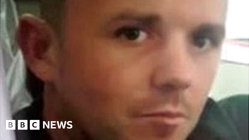 Man jailed for life for Liverpool stab murder - BBC News