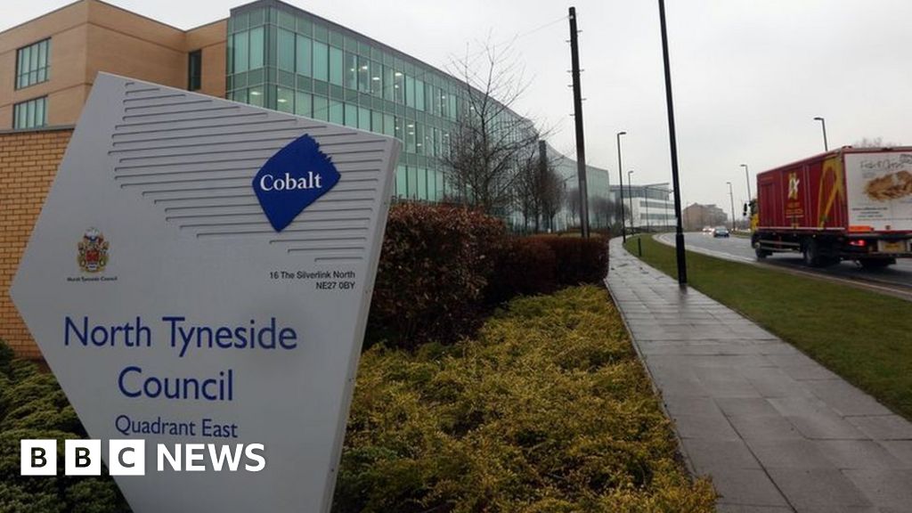 North Tyneside: Council workers to strike over pay - BBC News