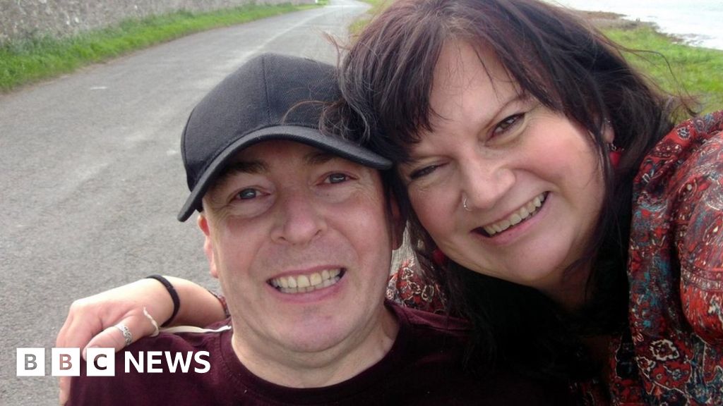 Motor neurone disease: People 'trapped in inaccessible homes' - BBC News