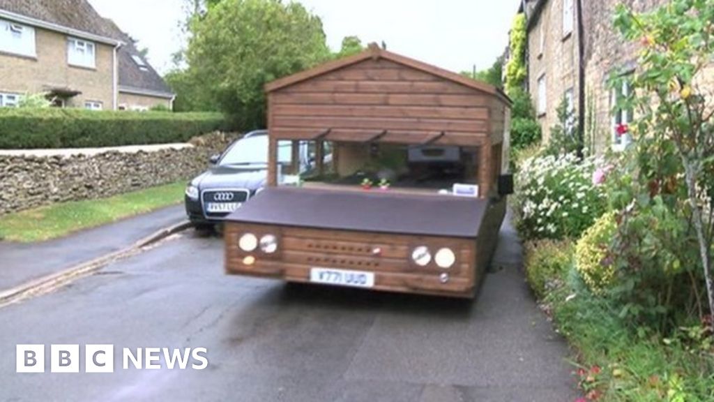 Gardener bids to break world record for fastest ever shed - BBC News