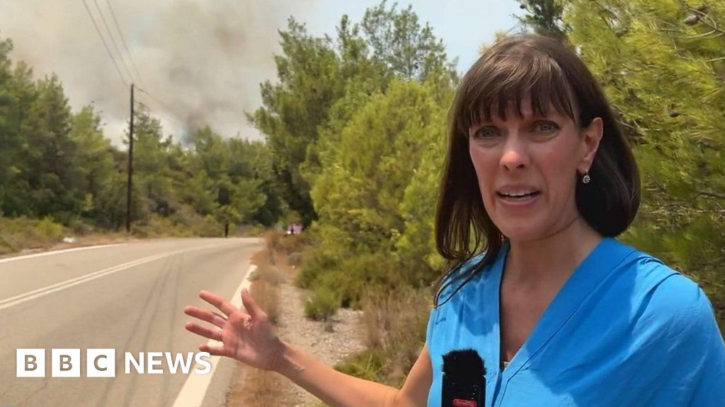 BBC reporter at scene of Rhodes wildfire - BBC News