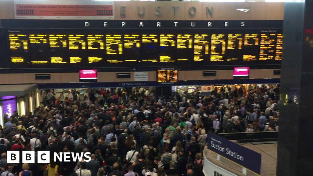 London Euston lines: Signal fault causes rail disruption - BBC News