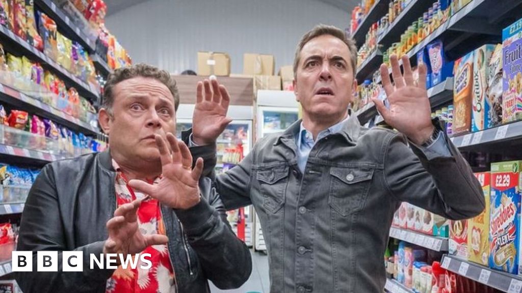 ITV forecasts a further fall in advertising revenue - BBC News