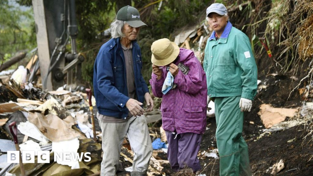 Fears grow for Japan quake survivors as death toll rises - BBC News