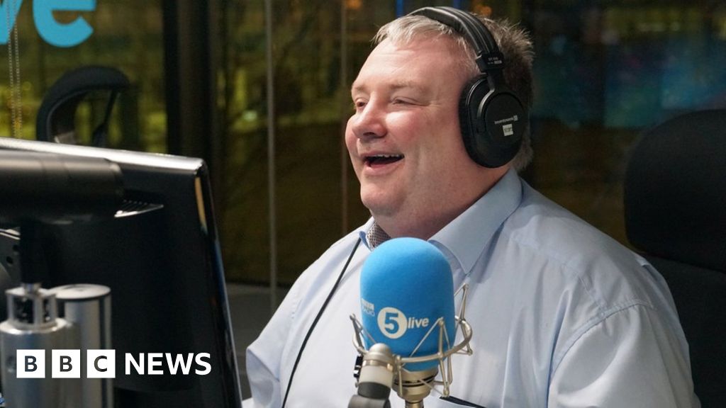 BBC's Stephen Nolan earned more than £400,000 last year - BBC News