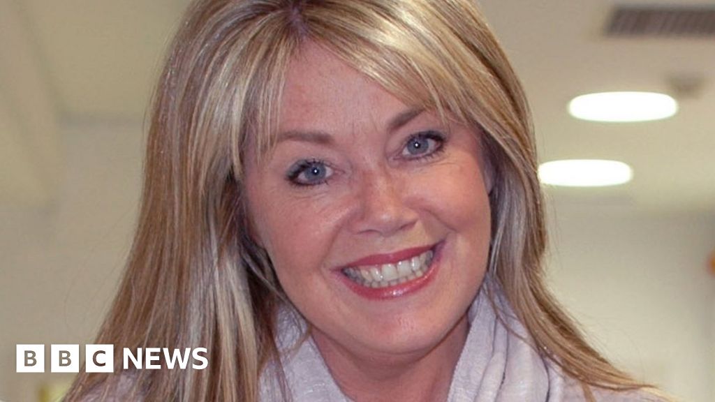 Lucy Alexander steps down from Homes Under The Hammer - BBC News