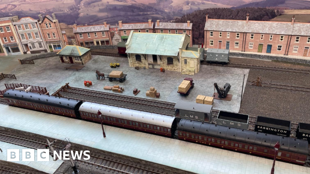 Buxton model railway station to be 'brought home' - BBC News