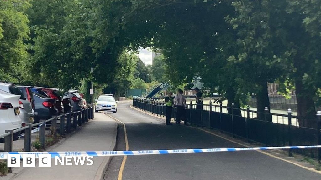 Lincoln: Murder arrests after River Witham body find - BBC News