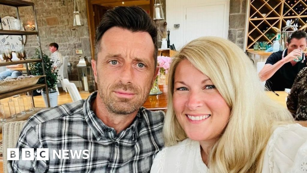 Motor neurone disease: Jason Bowen on his MND diagnosis - BBC News