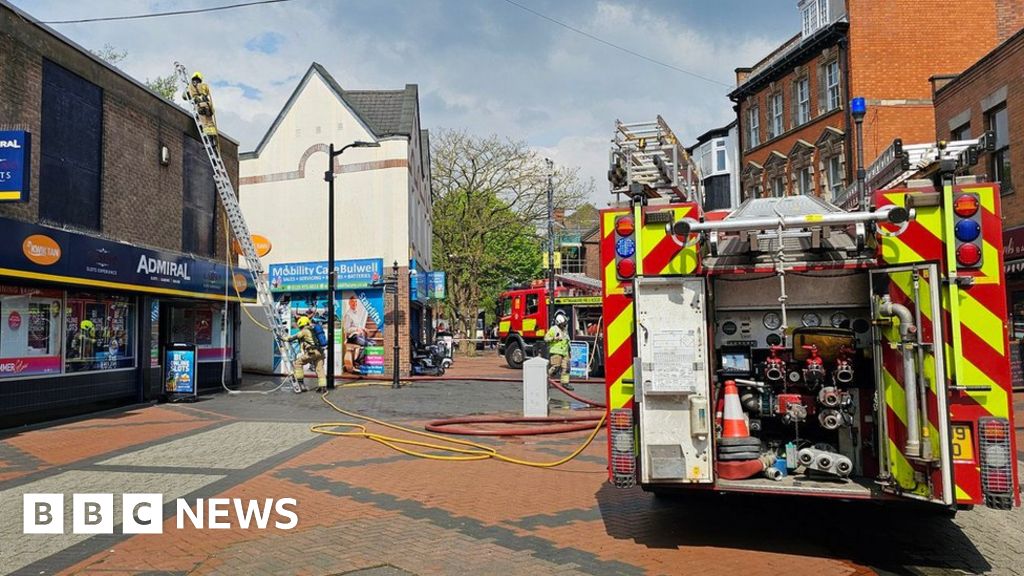 Bulwell: Sunbed leads to fire at tanning salon - BBC News