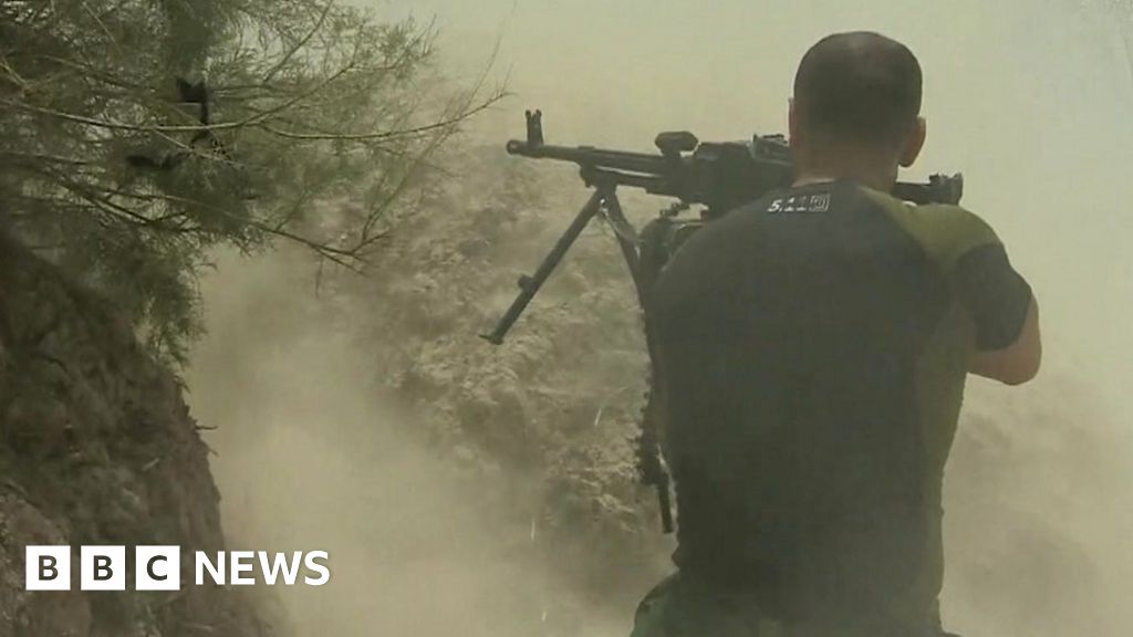 On the front line in the battle for Falluja - BBC News