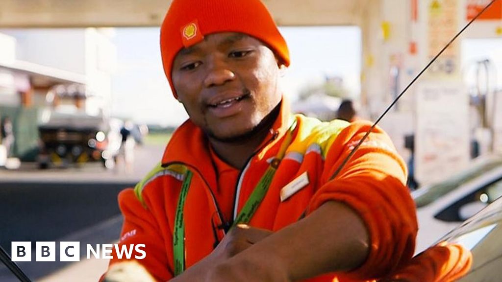 South African 'good Samaritan' dismisses anger over crowd fund - BBC News