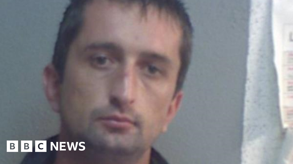 Dover drug smuggler hid heroin in charcoal boxes - BBC News