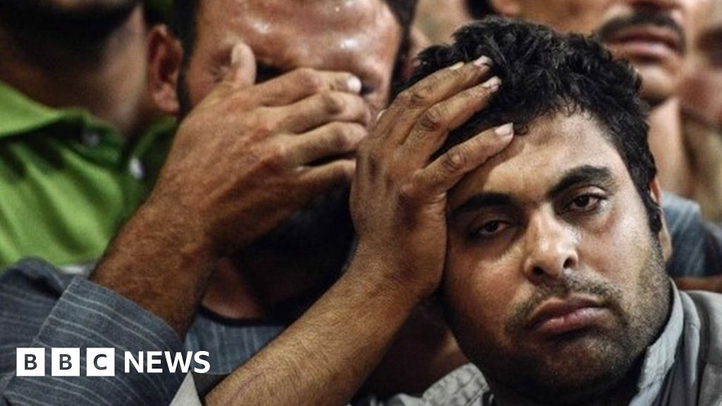 Egypt Coptic Christians: IS claims attack - BBC News