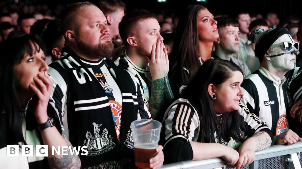 Newcastle United fans react to Carabao Cup defeat - BBC News
