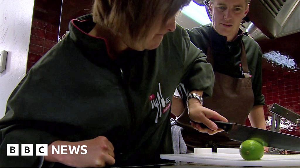 One-handed cookbook for stroke patients - BBC News