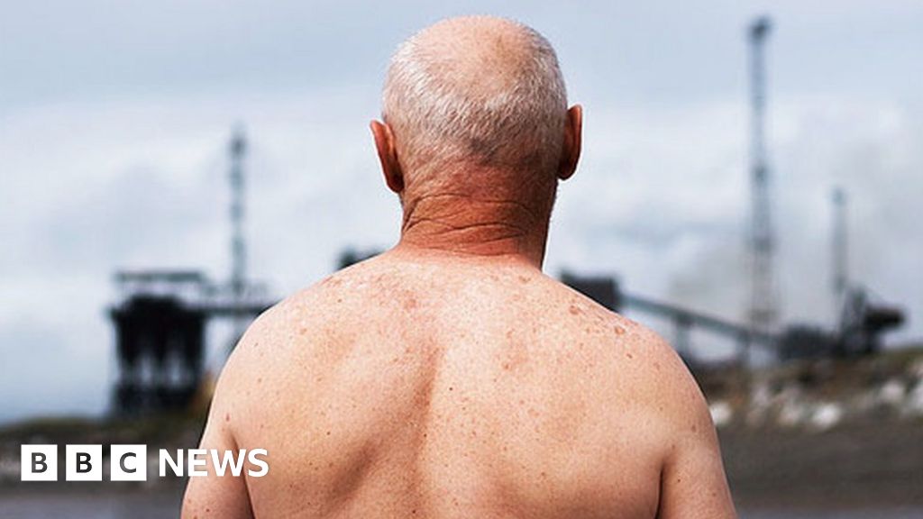 Port Talbot photography exhibition captures life in town - BBC News