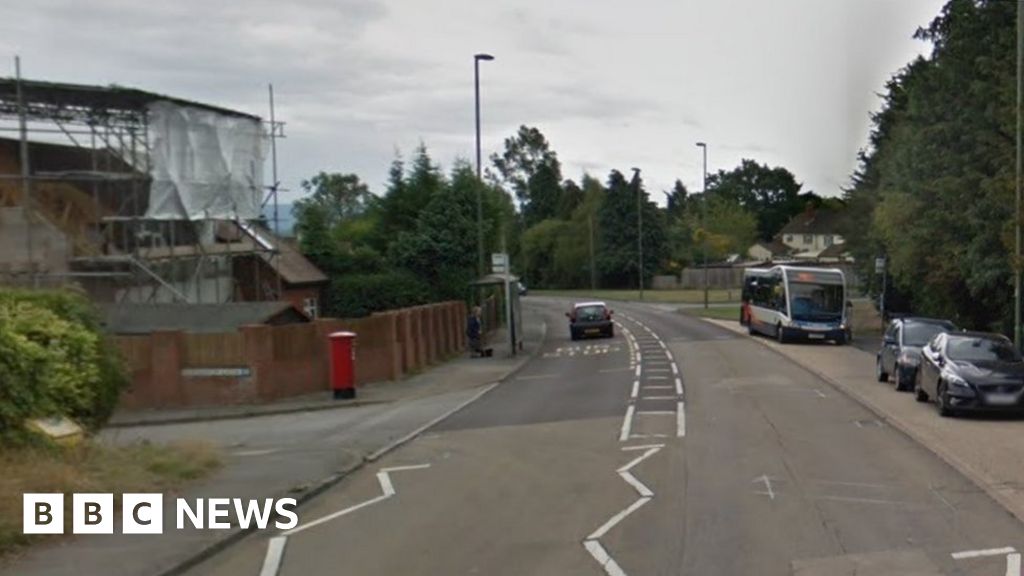 Farnham crash: Girl, 14, flown to hospital in critical condition - BBC News