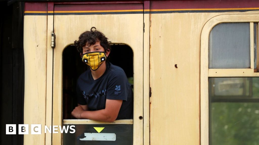 Coronavirus: Rail travel refused to 400 without masks