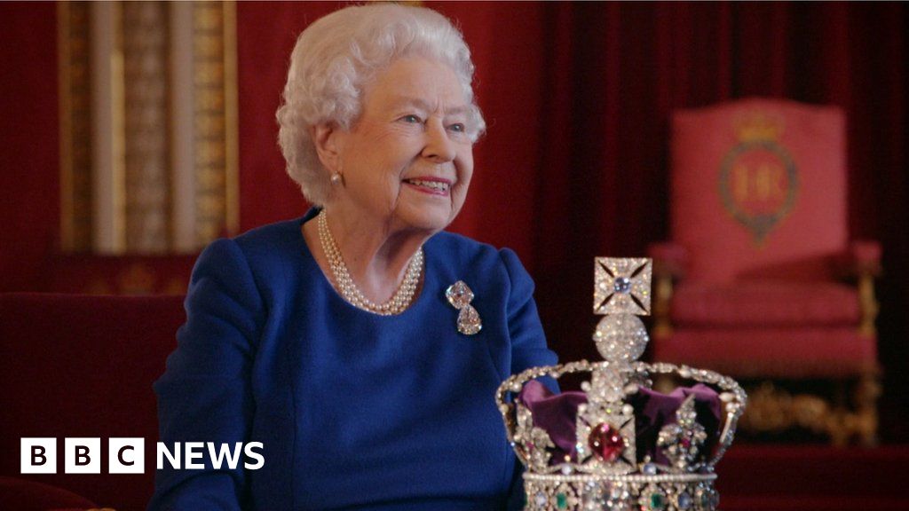 Coronation memories: Queen's advice on wearing a crown