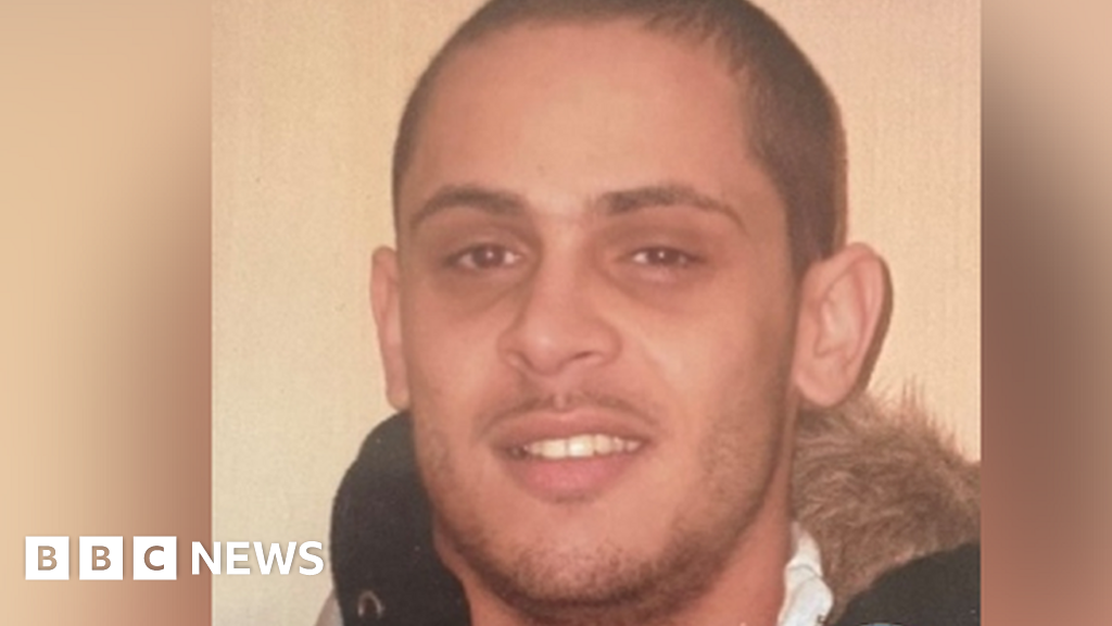 Family tribute to man who died in Birmingham crash - BBC News