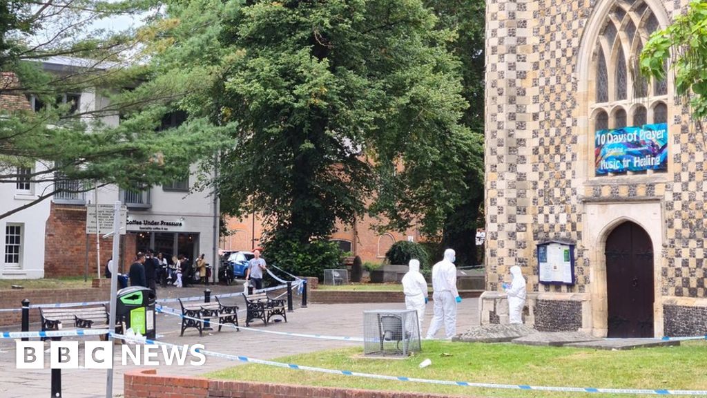 Reading Minster: Man arrested on suspicion of churchyard rape - BBC News