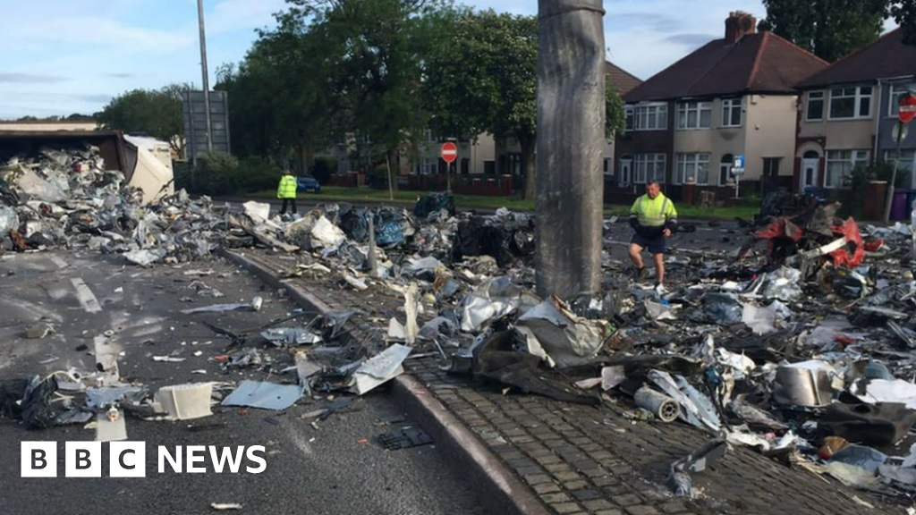 Lorry overturns in Liverpool and spills scrap metal - BBC News