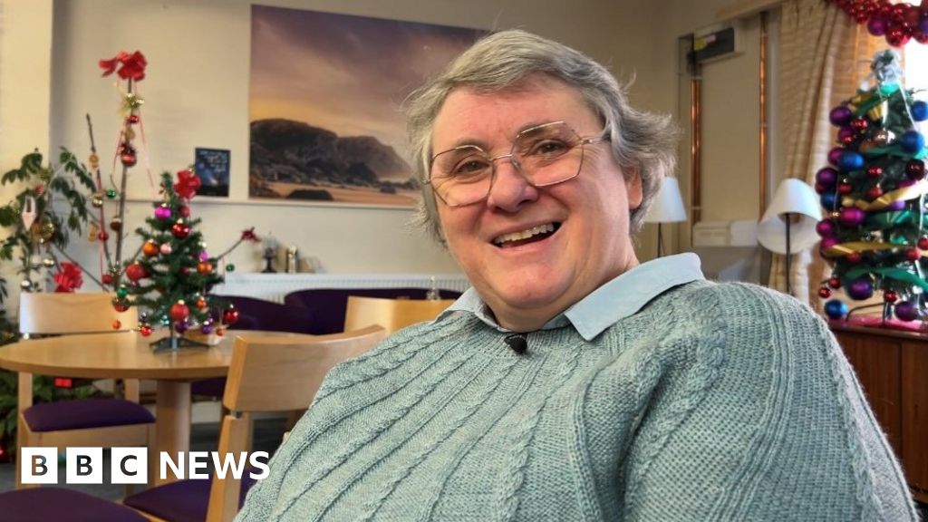 Cost of living: How charities are being plunged into crisis - BBC News