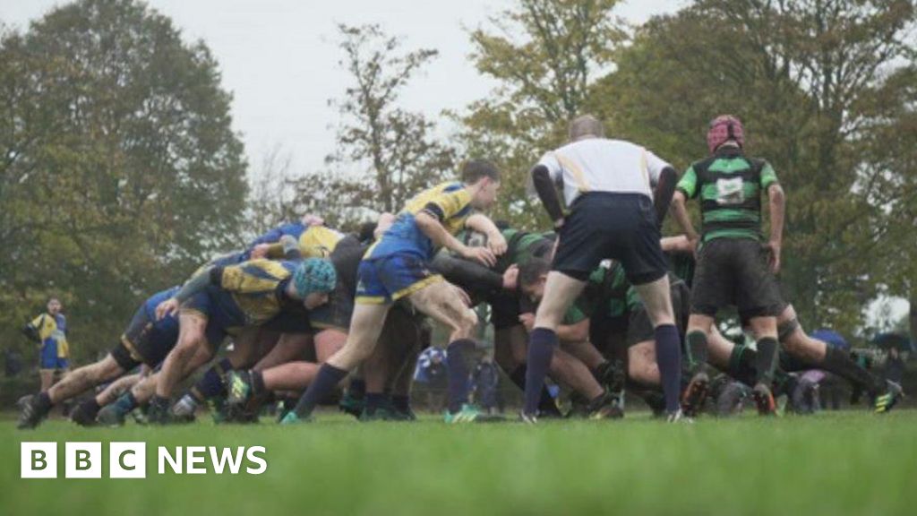 Caerleon junior rugby referee almost quit over threats - BBC News