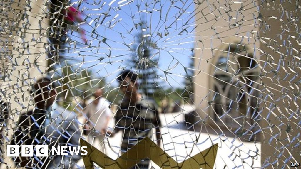 Tunisia beach attack: 'Gunman fell to his knees and prayed' - BBC News